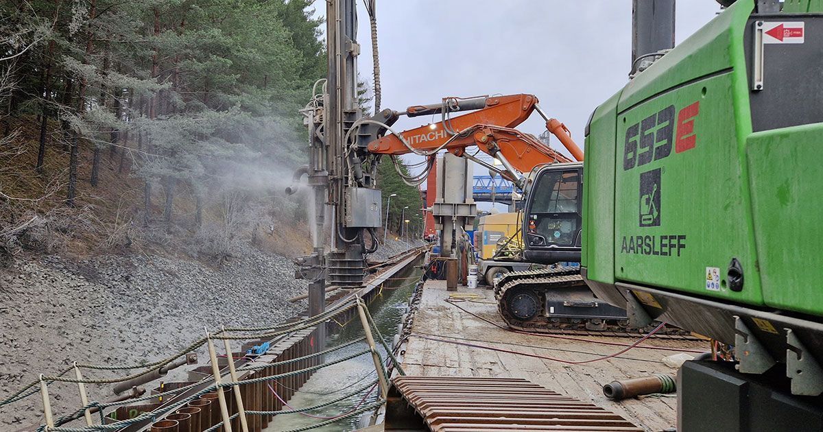 Reinforcement of important Swedish channel - PVE Cranes